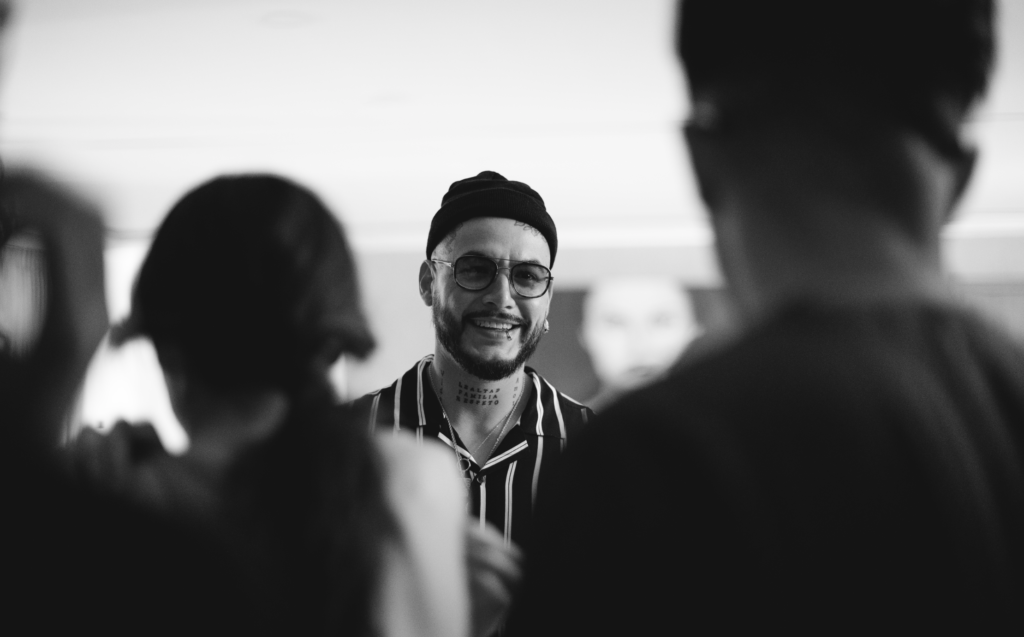 Charles Ans estrena dos sencillos: “Lo que tú me das” & “A La Mala Yo ...