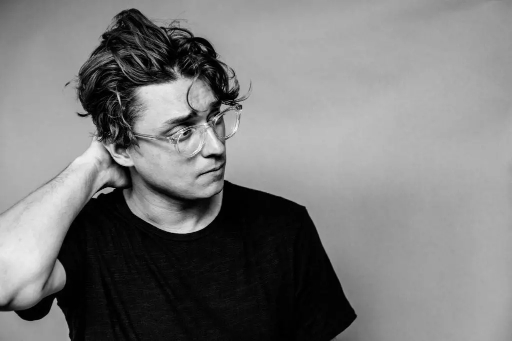 ELLIOT MOSS lanza su nuevo álbum "HOW I FELL" - Mundo Indie Mx