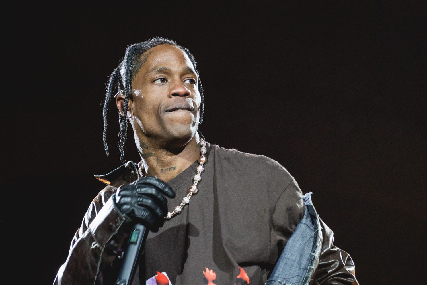 TRAVIS SCOTT llega a México para reventar la Explanada del Estadio ...
