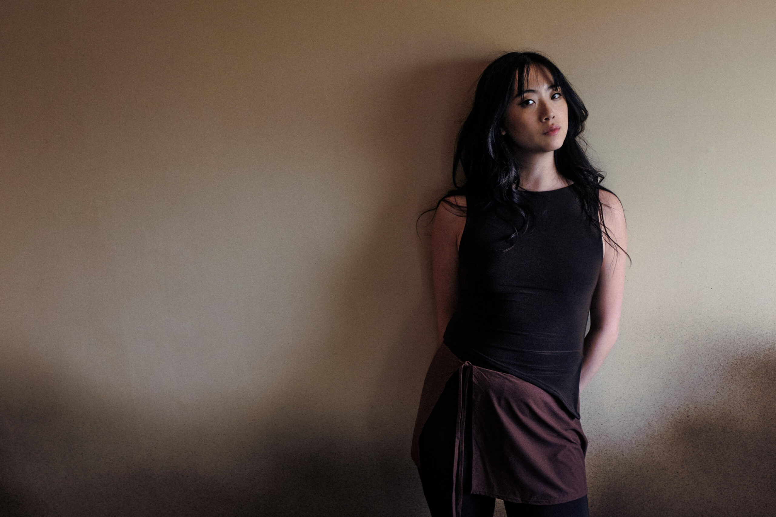 Sarah Kinsley tiene nueva canción "Realms" y anuncia álbum debut ...