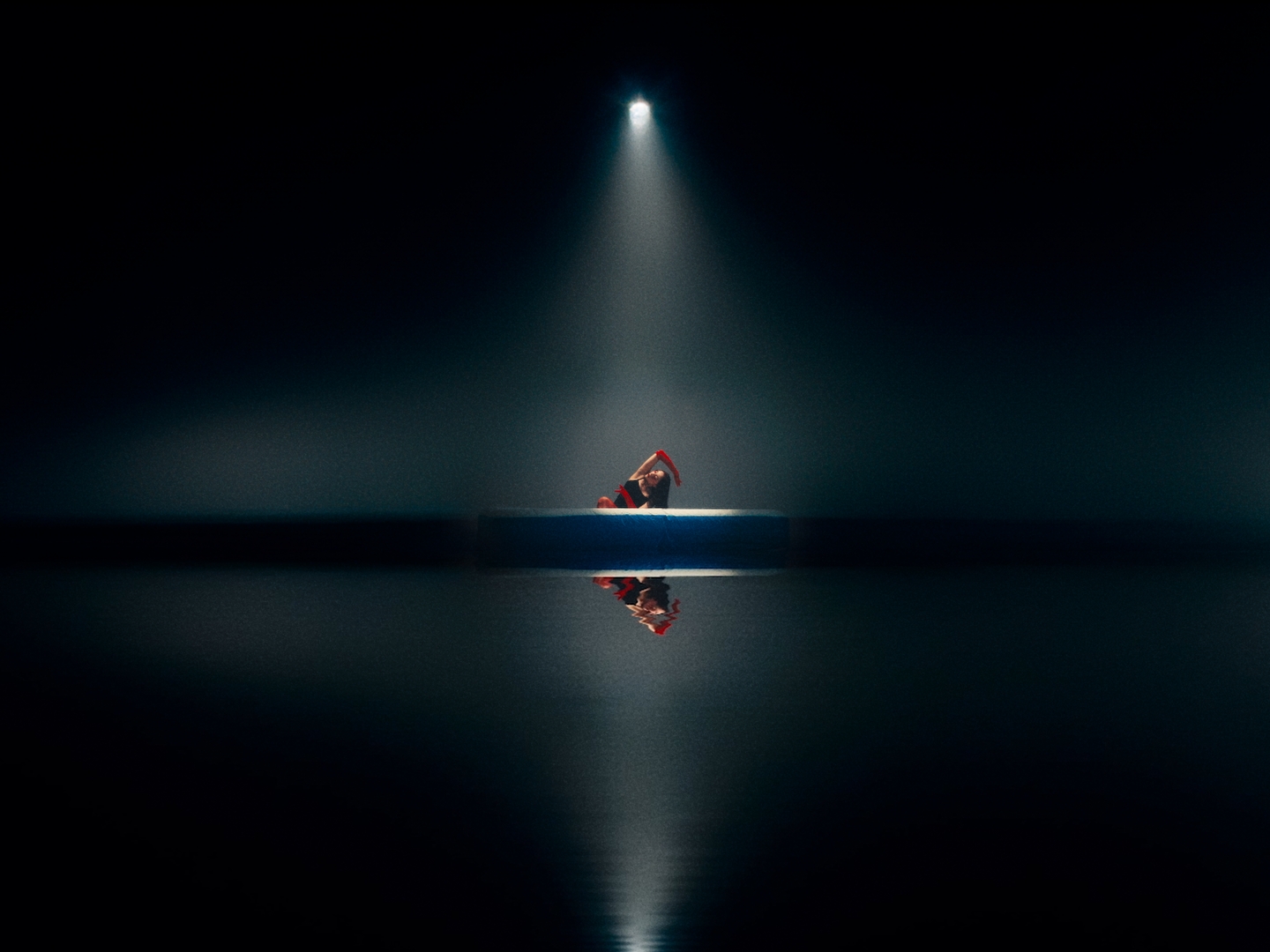 FRNCE comparte su visión artística en su nuevo EP “APOLA” - Mundo Indie Mx